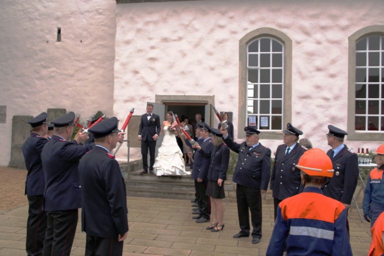 Kirchliche Trauung Nina und Stephan Keil - Feuerwehr Lehrte